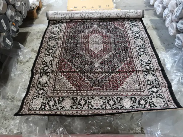 Gulvtæppe KILROY INDBO RINA Black 140 x 195 | Karise - GulogGratis.dk