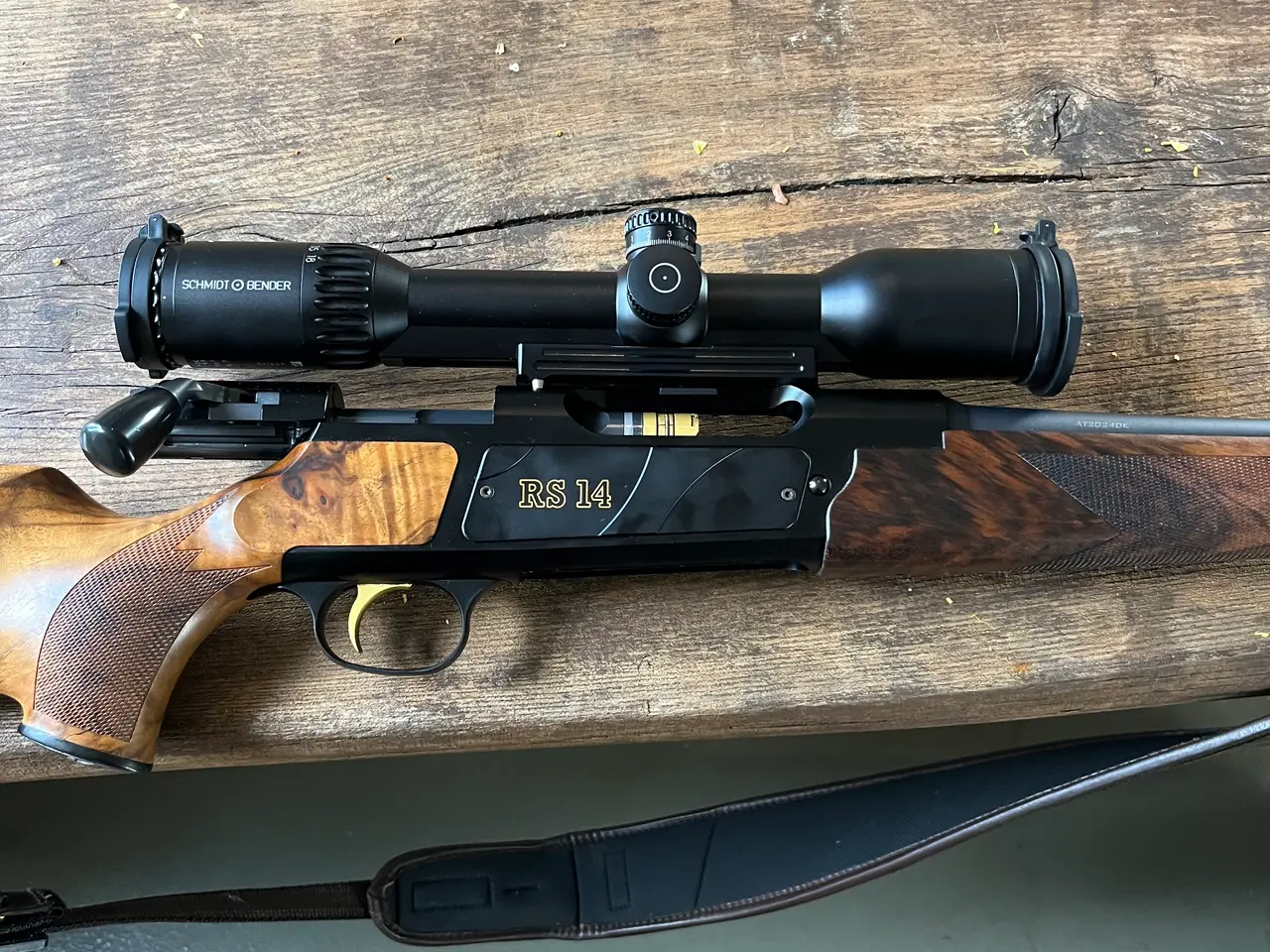 Strasser RS 14 black widow | Spjald - GulogGratis.dk