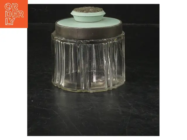Antikke glasbeholdere med låg (str. Ø 9 cm. og. øh 8 cm) | Slangerup ...